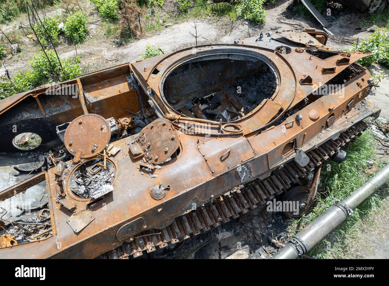Ukraine war destruction tank hi-res stock photography and images - Alamy