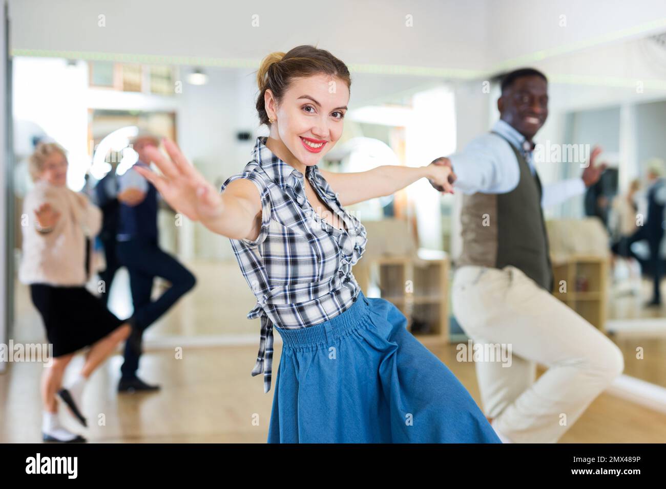 Nigerian art man woman hi-res stock photography and images - Alamy