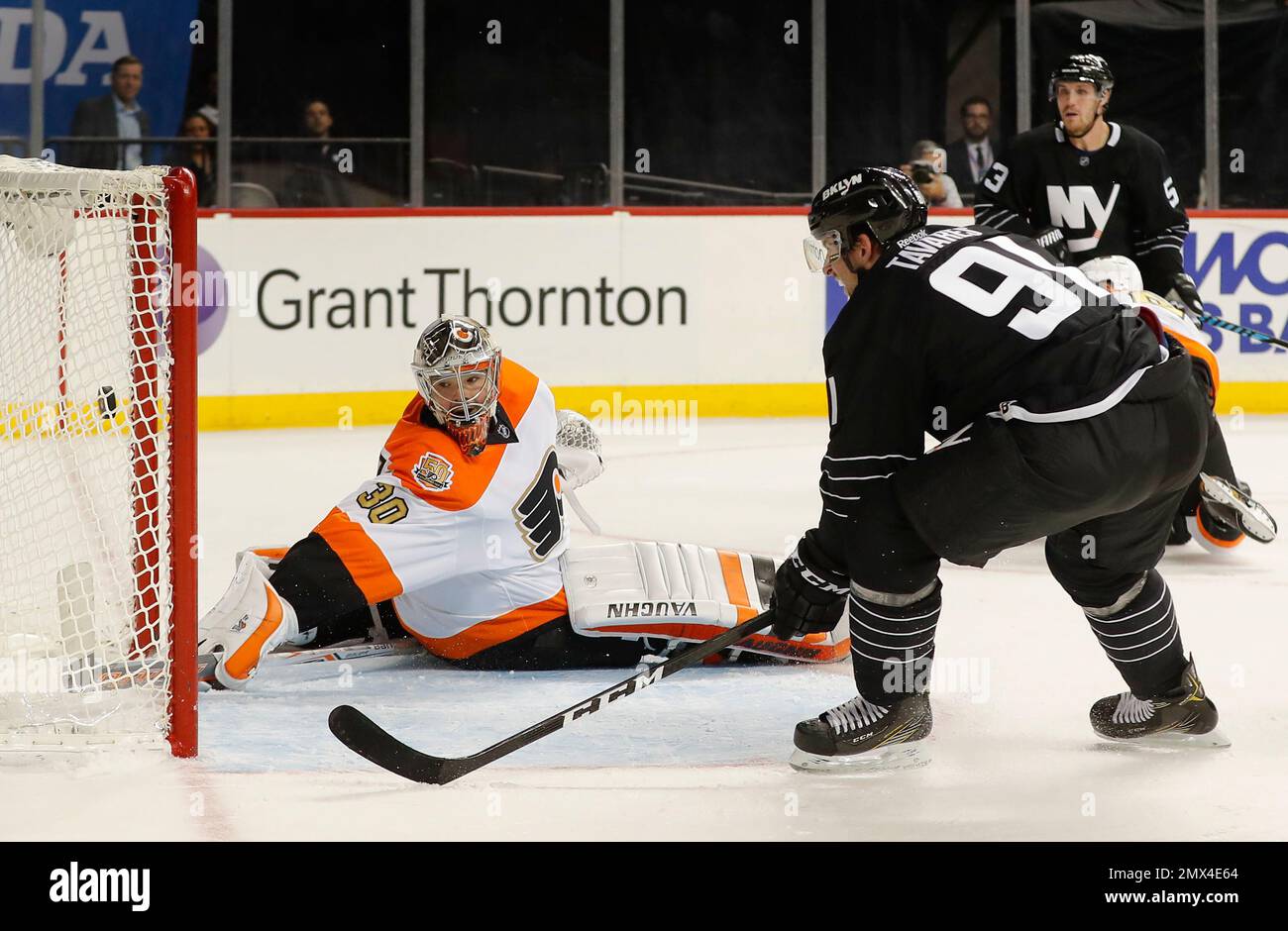 New York Islanders center John Tavares (91) scores against Philadelphia ...