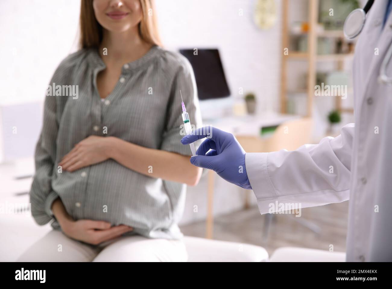Doctor giving injection to pregnant woman in hospital, closeup ...