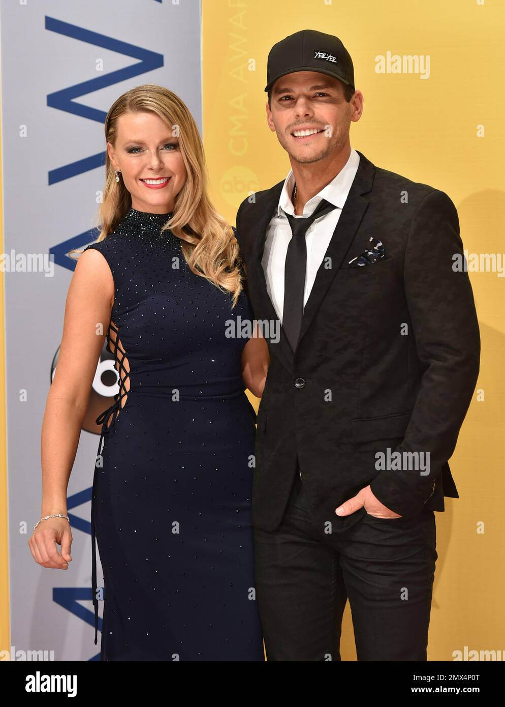 Amber Bartlett, left, and Granger Smith arrive at the 50th annual CMA ...