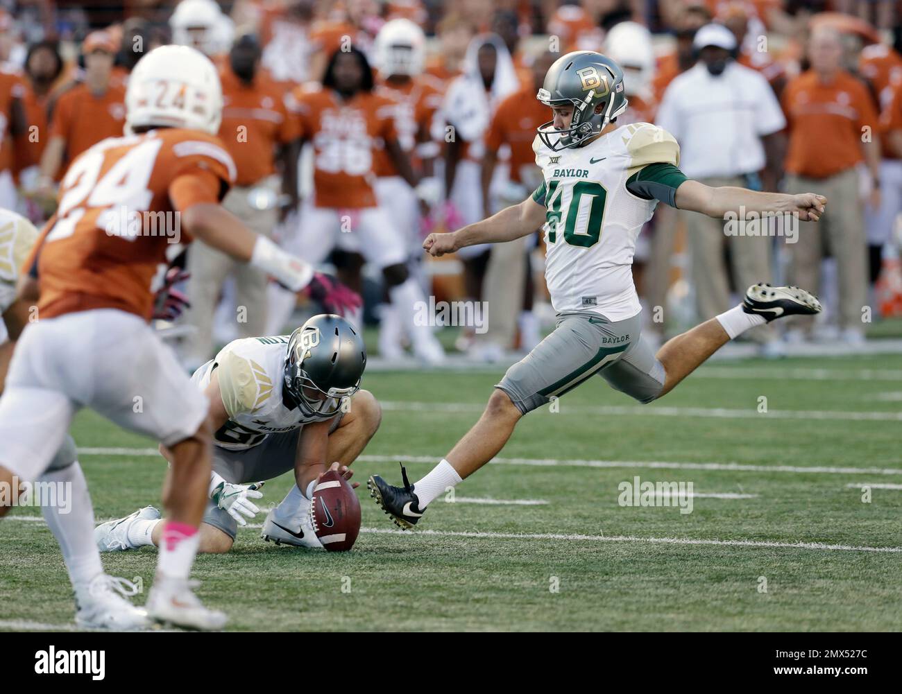Baylor place kicker Chris Callahan (40) kicks a field goal against ...
