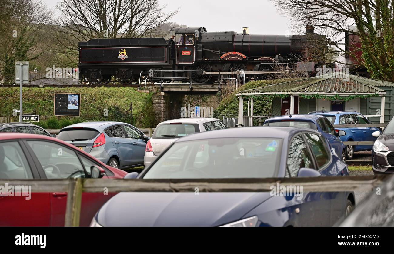 GWR Manor Class No 7820 Dinmore Manor passing the Buckfastleigh car park of the South Devon ...