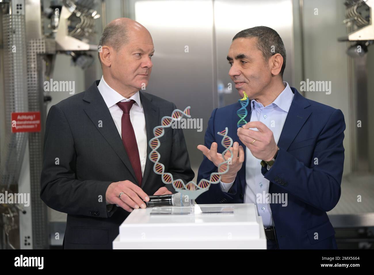 Marburg, Germany. 02nd Feb, 2023. German Chancellor Olaf Scholz (SPD, l ...