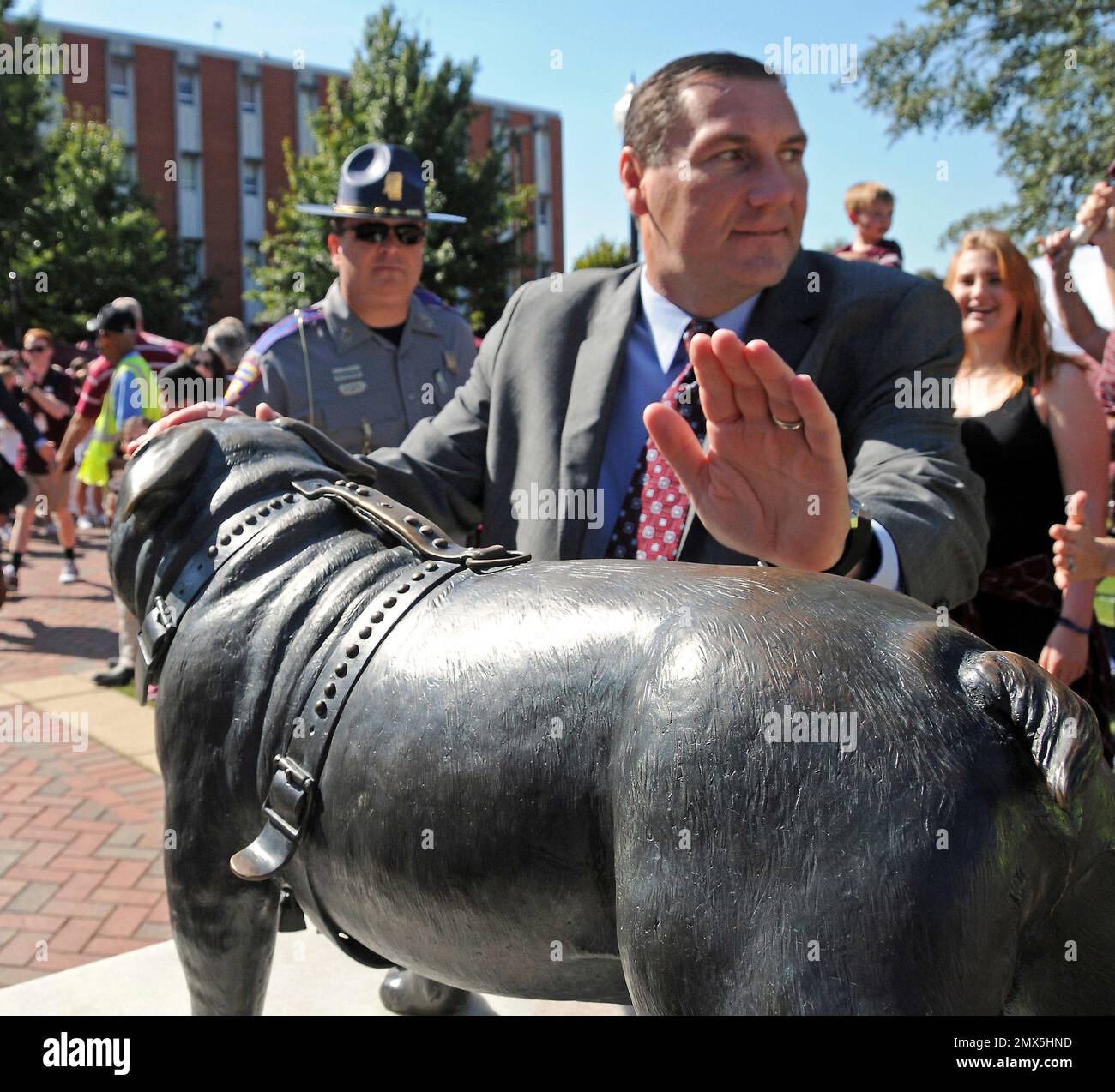 Mississippi State coach Dan Mullen pats the bronze statue of the ...