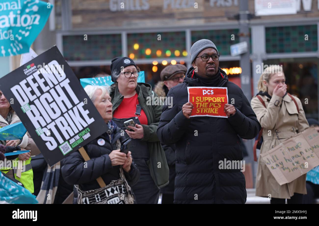 Protect the right to strike rally hi-res stock photography and images ...