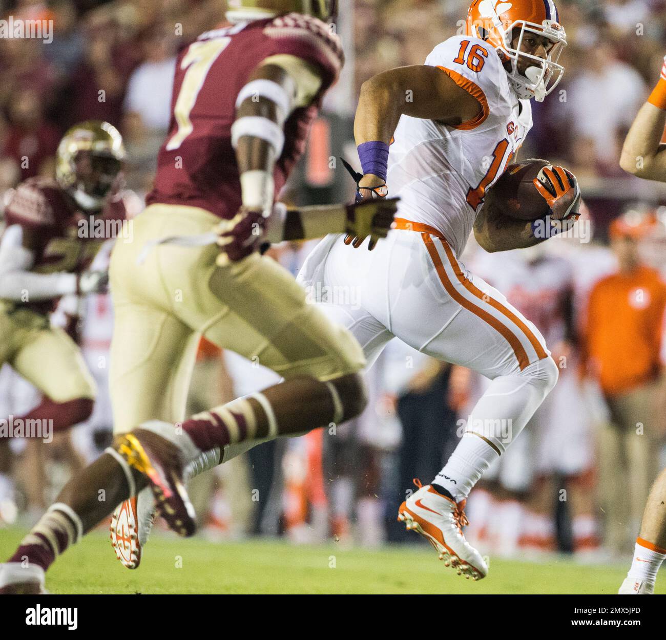 Clemson tight end Jordan Leggett carries against Florida State's Ermon ...