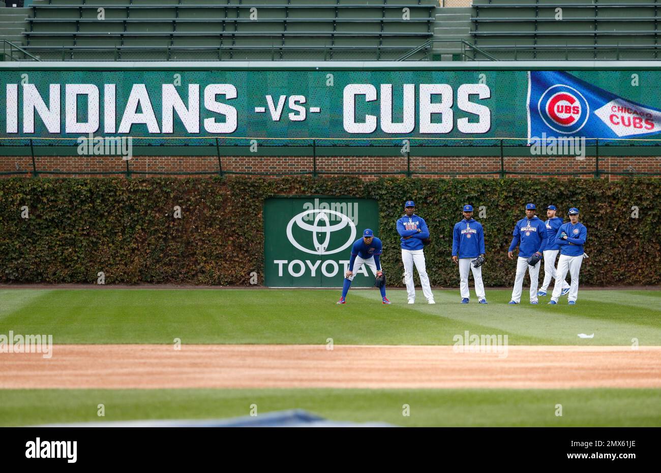 Chicago Cubs players work out in the outfield during batting practice ...