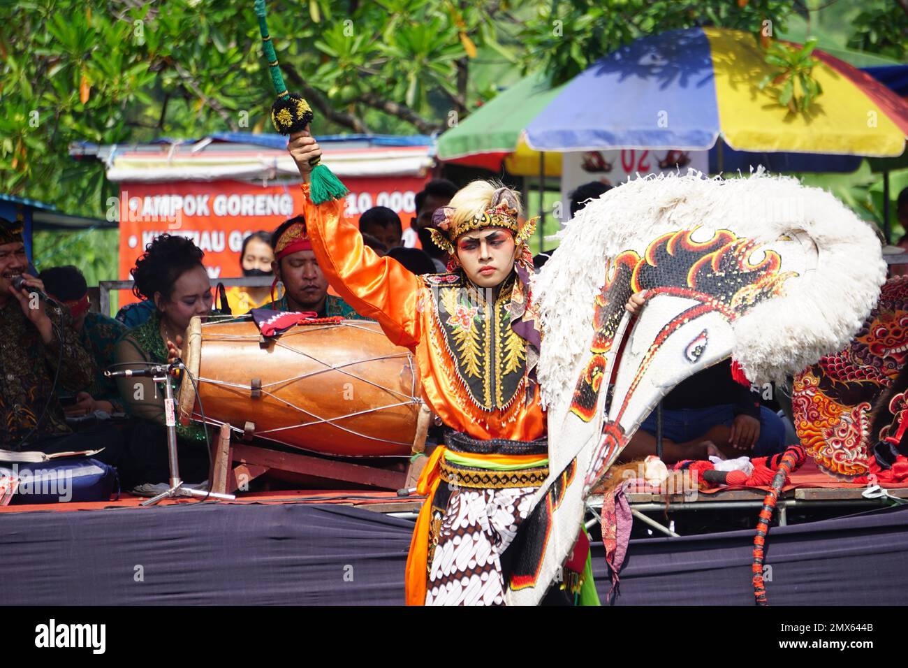 Indonesian performing Jaranan dance (kuda lumping, kuda kepang) dance ...