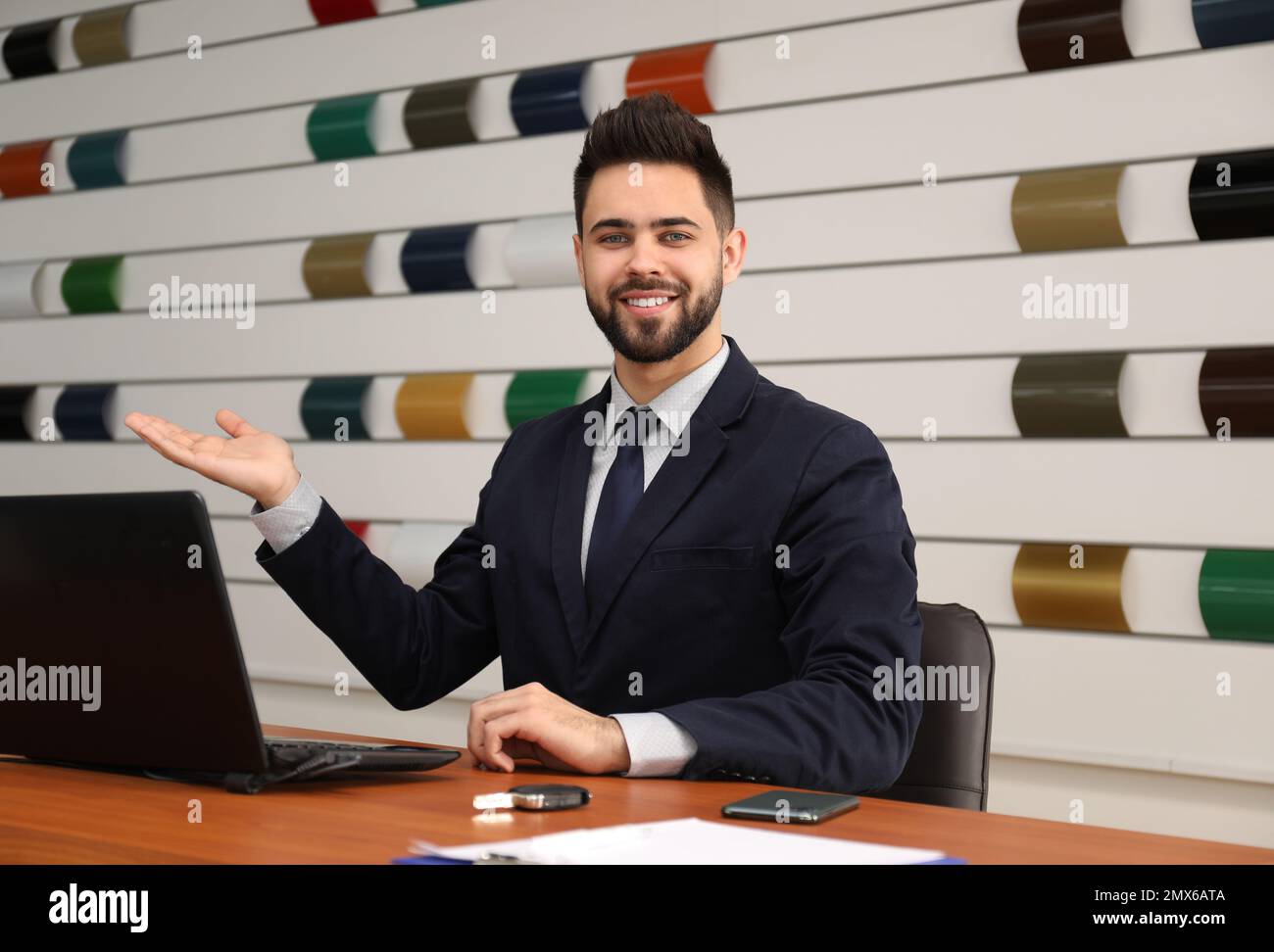 Computer salesman retail hi-res stock photography and images - Alamy