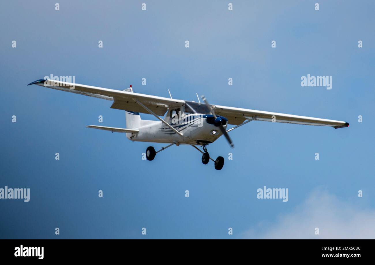 Prop airplane hi-res stock photography and images - Alamy