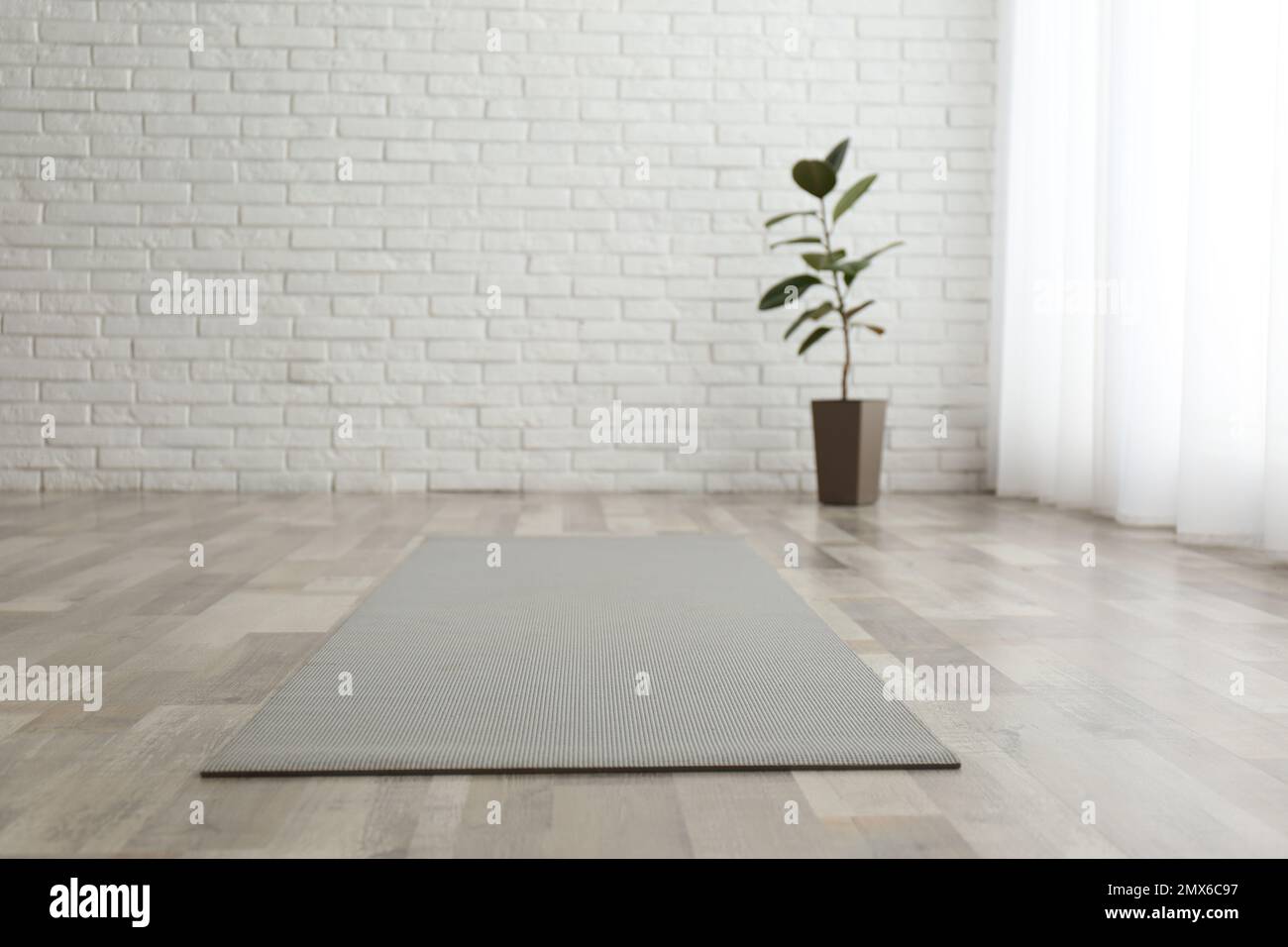 Yoga floor nobody hi-res stock photography and images - Alamy