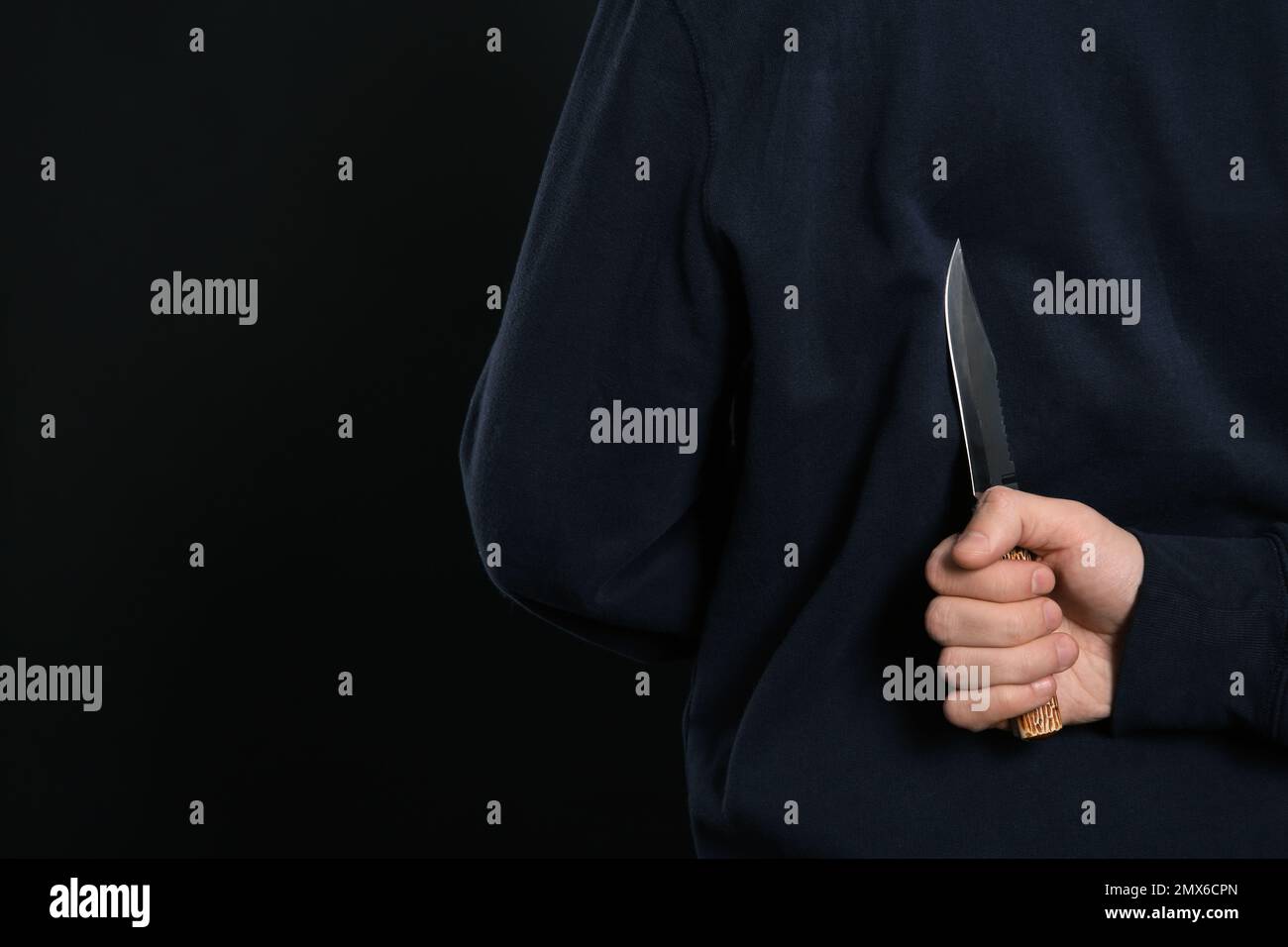Man knife behind back hi-res stock photography and images - Alamy