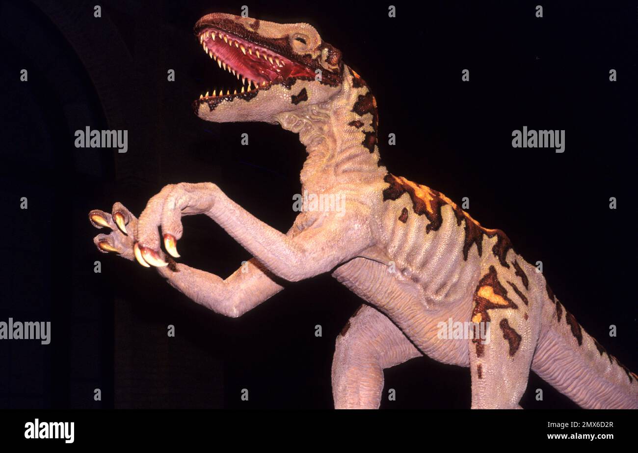 Life sized animatronic dinosaurs by American company Dinamation Corp on ...