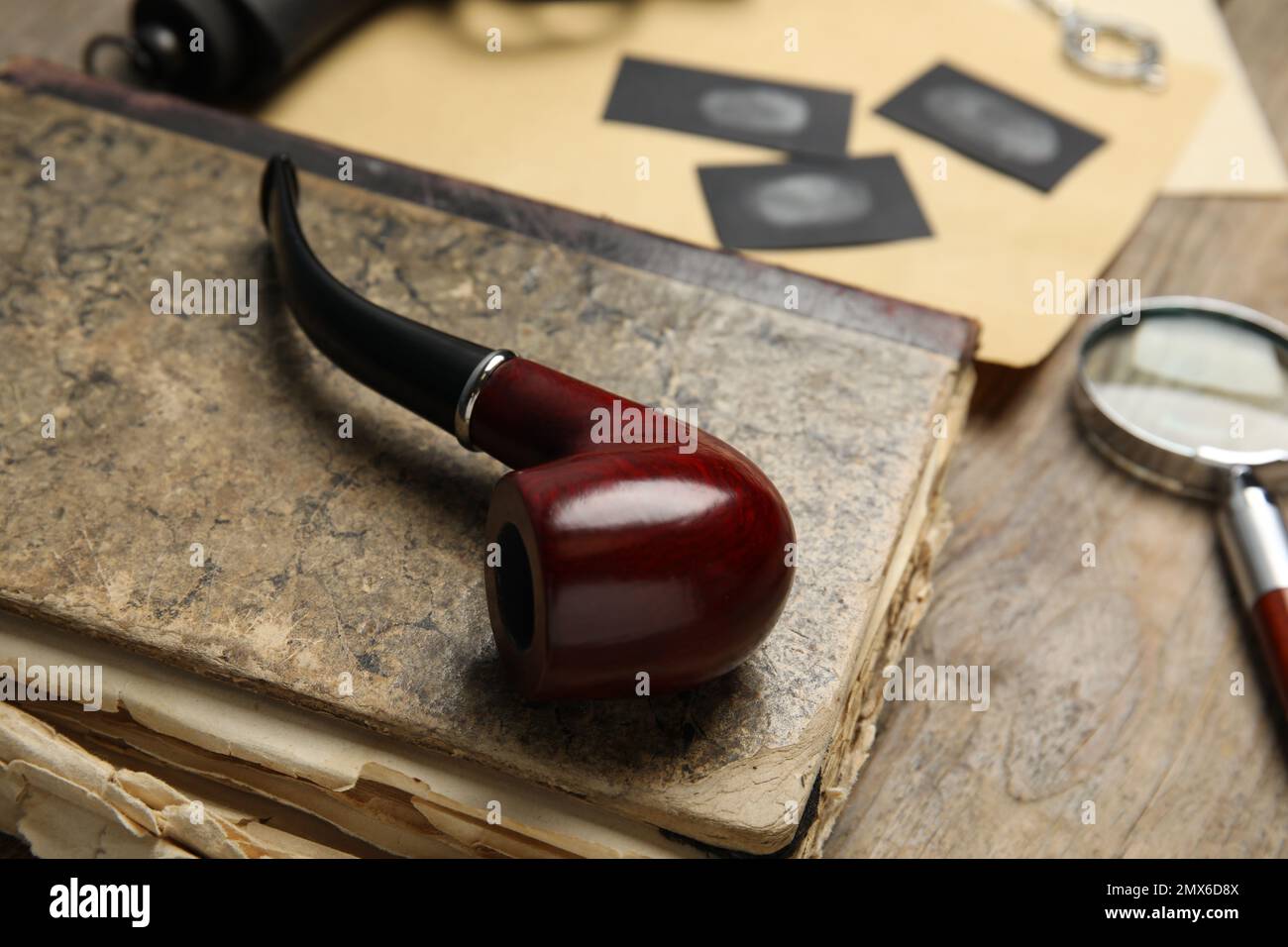 Stylish tobacco pipe hi-res stock photography and images - Alamy