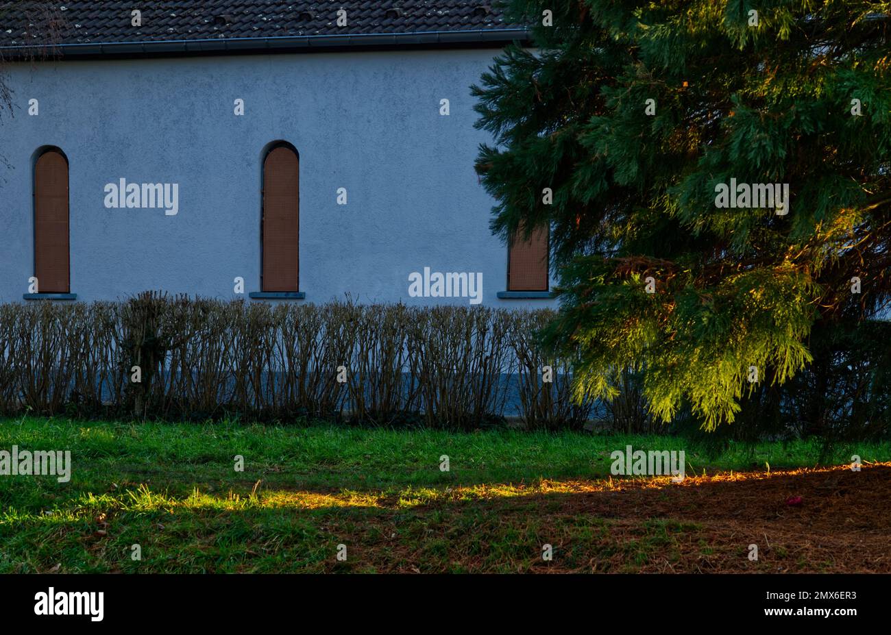Light green building hi-res stock photography and images - Alamy