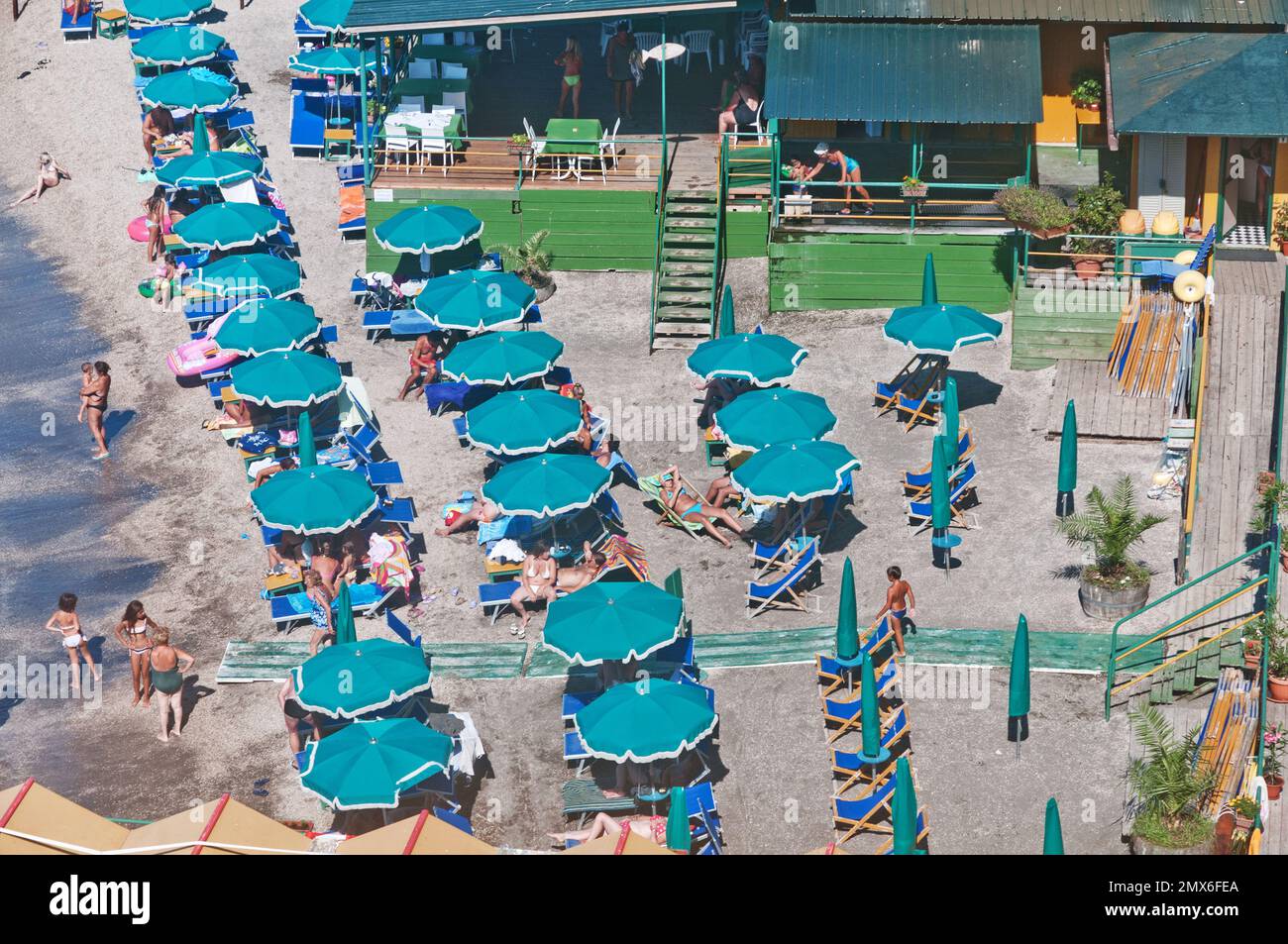 Aerial view sunbathers sunbeds hi-res stock photography and images - Alamy