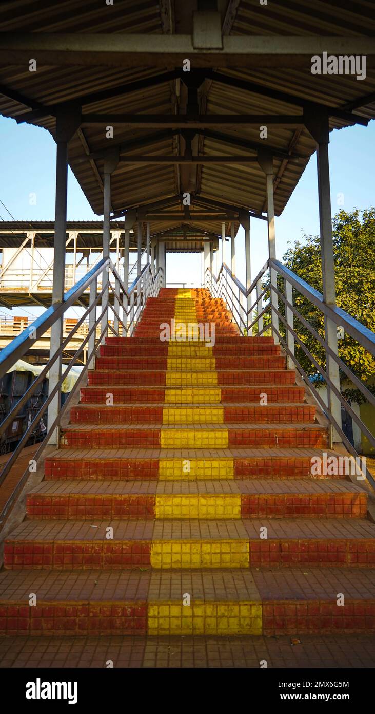 Footbridge over railway bridge hi-res stock photography and images - Alamy