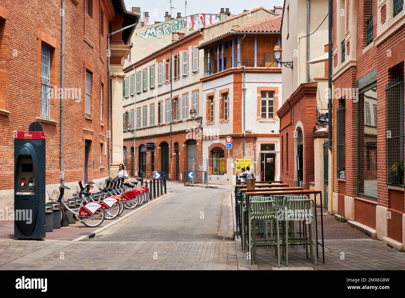 Toulouse street shops hi-res stock photography and images - Alamy