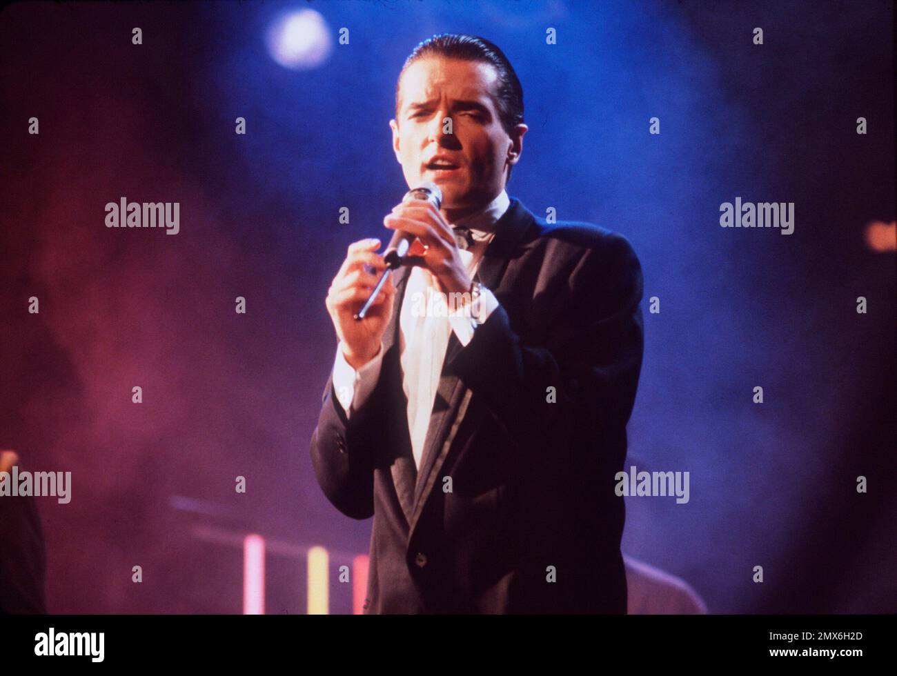 Sings into microphone hi-res stock photography and images - Alamy