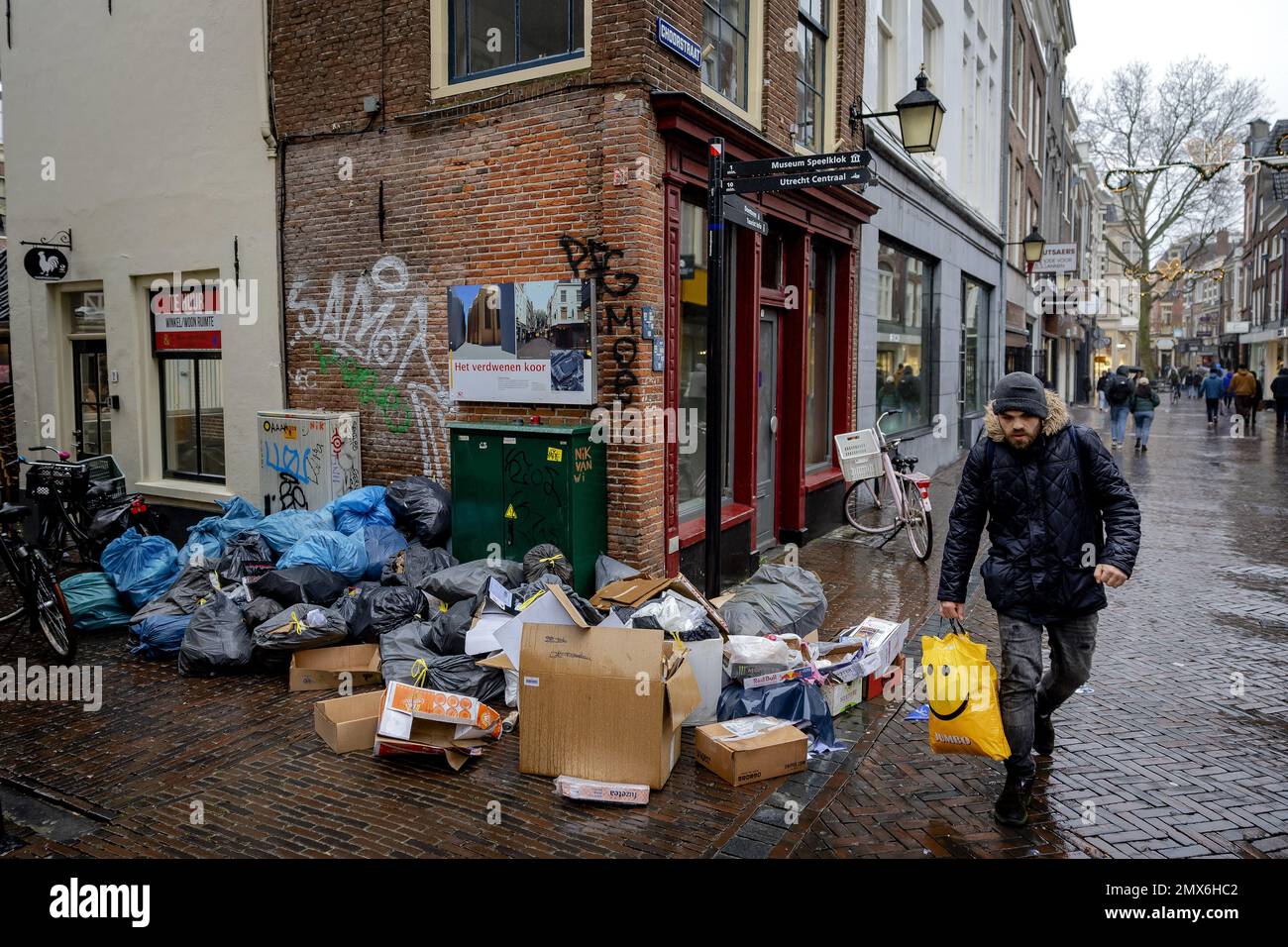 UTRECHT - Garbage is piling up now that city cleaning is taking action ...