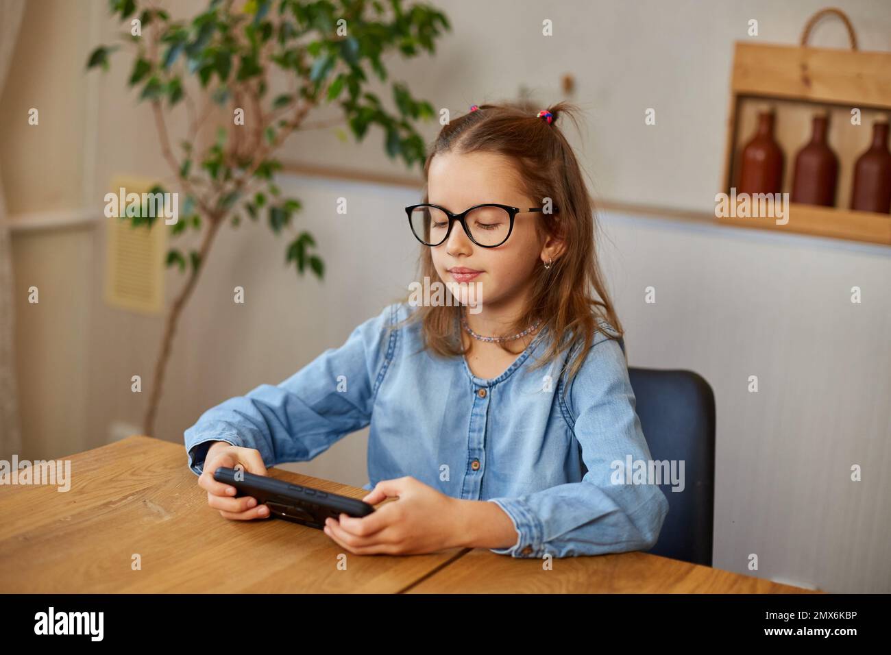 Child eyewear hi-res stock photography and images - Alamy