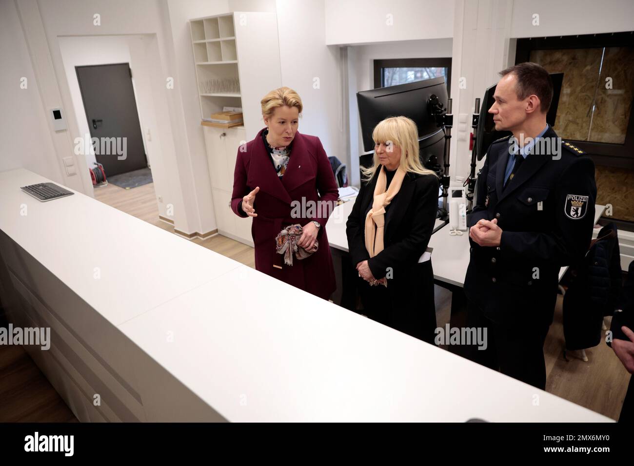 Police station reception desk hi-res stock photography and images - Alamy