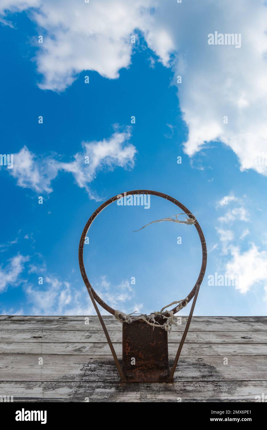Vertical shot basketball hoop hi-res stock photography and images - Alamy