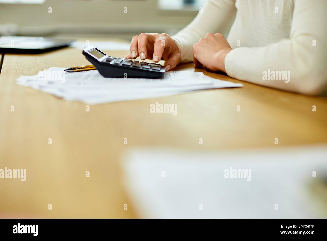 Hand calculations hi-res stock photography and images - Alamy