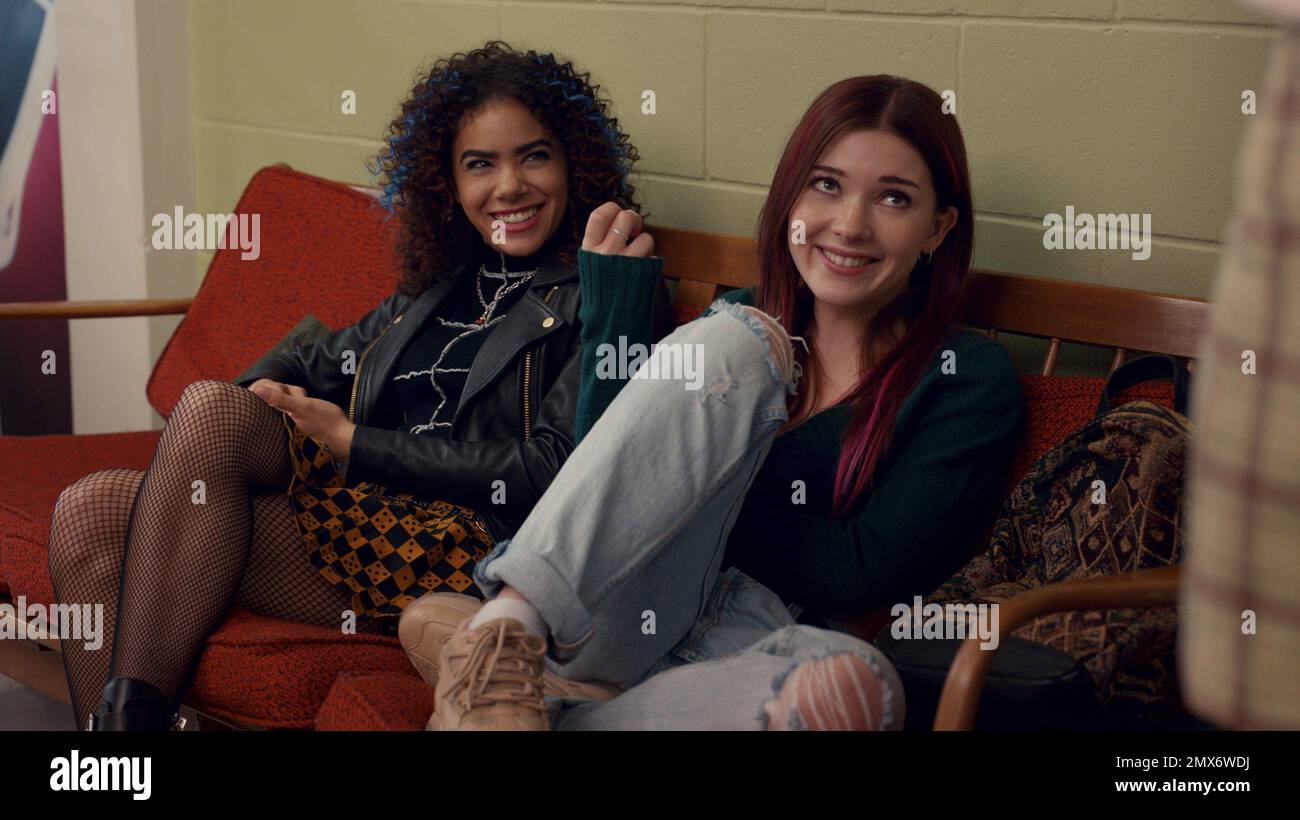 GINNY & GEORGIA, (aka GINNY AND GEORGIA), from left: Antonia Gentry, Katie Douglas, Happy My ...