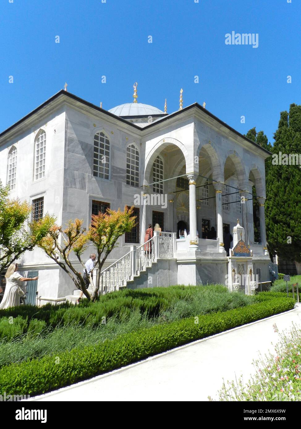 Enderun courtyard hi-res stock photography and images - Alamy