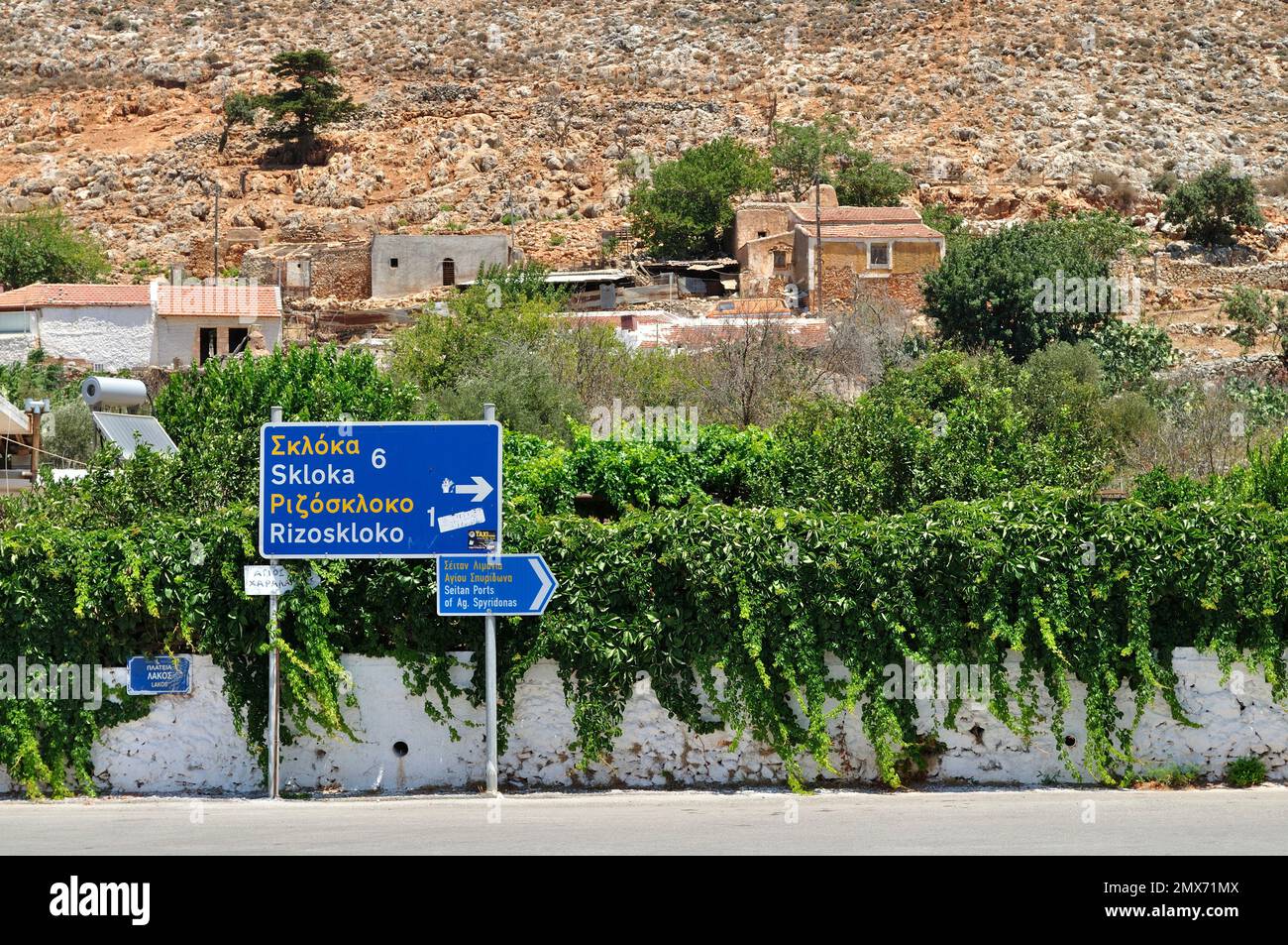 Country rural signposts hi-res stock photography and images - Alamy
