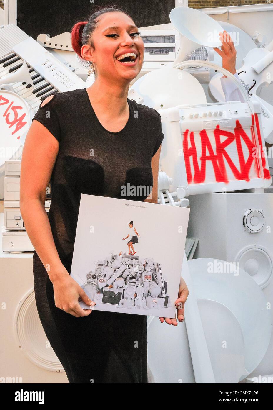 Raye singer hi-res stock photography and images - Alamy