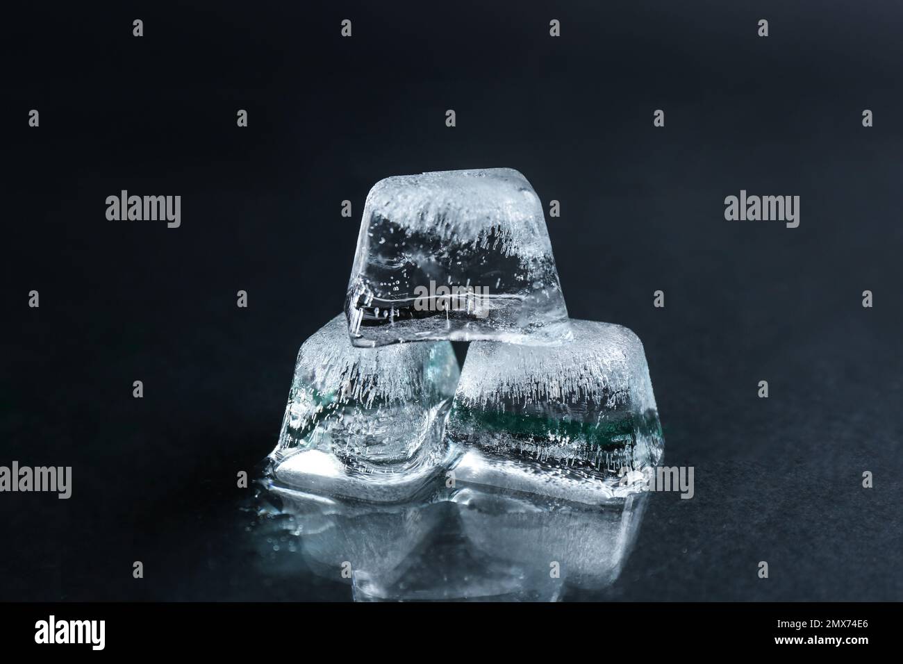 Icecube texture hi-res stock photography and images - Alamy