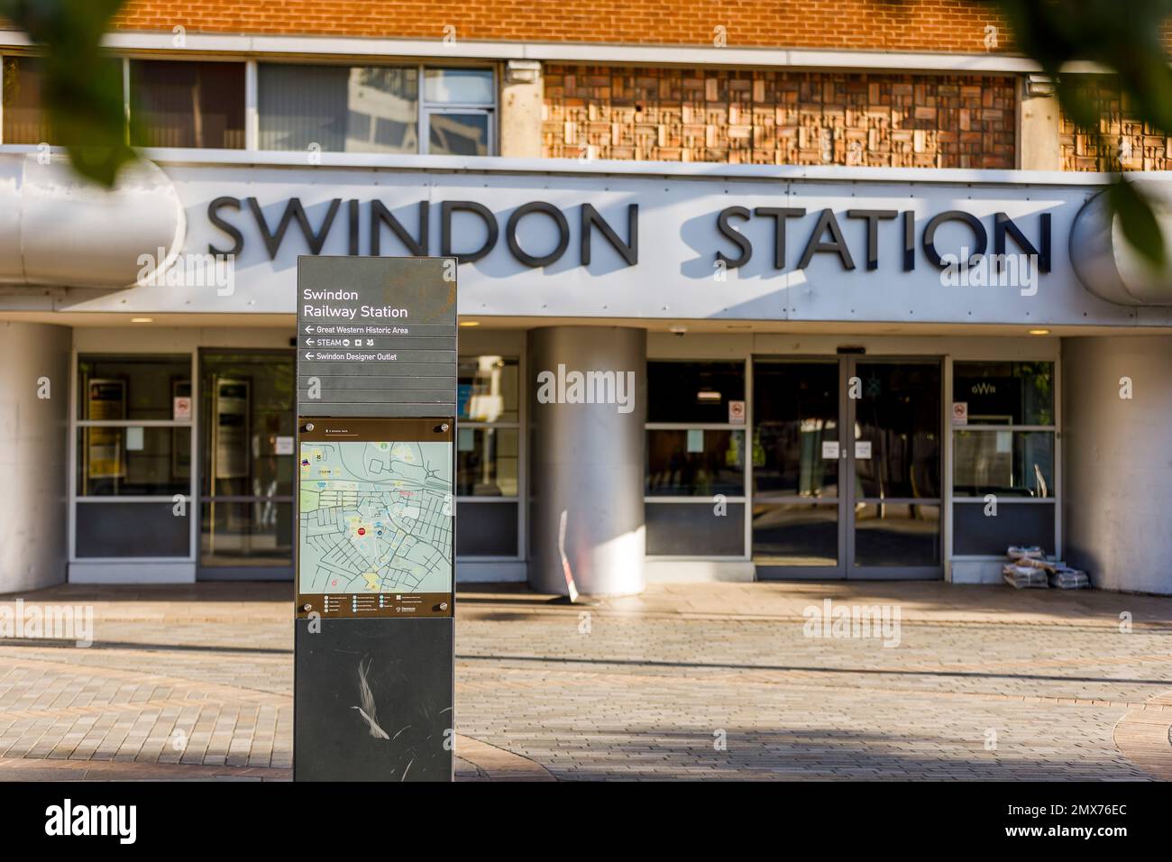 Blunsdon village hi-res stock photography and images - Alamy