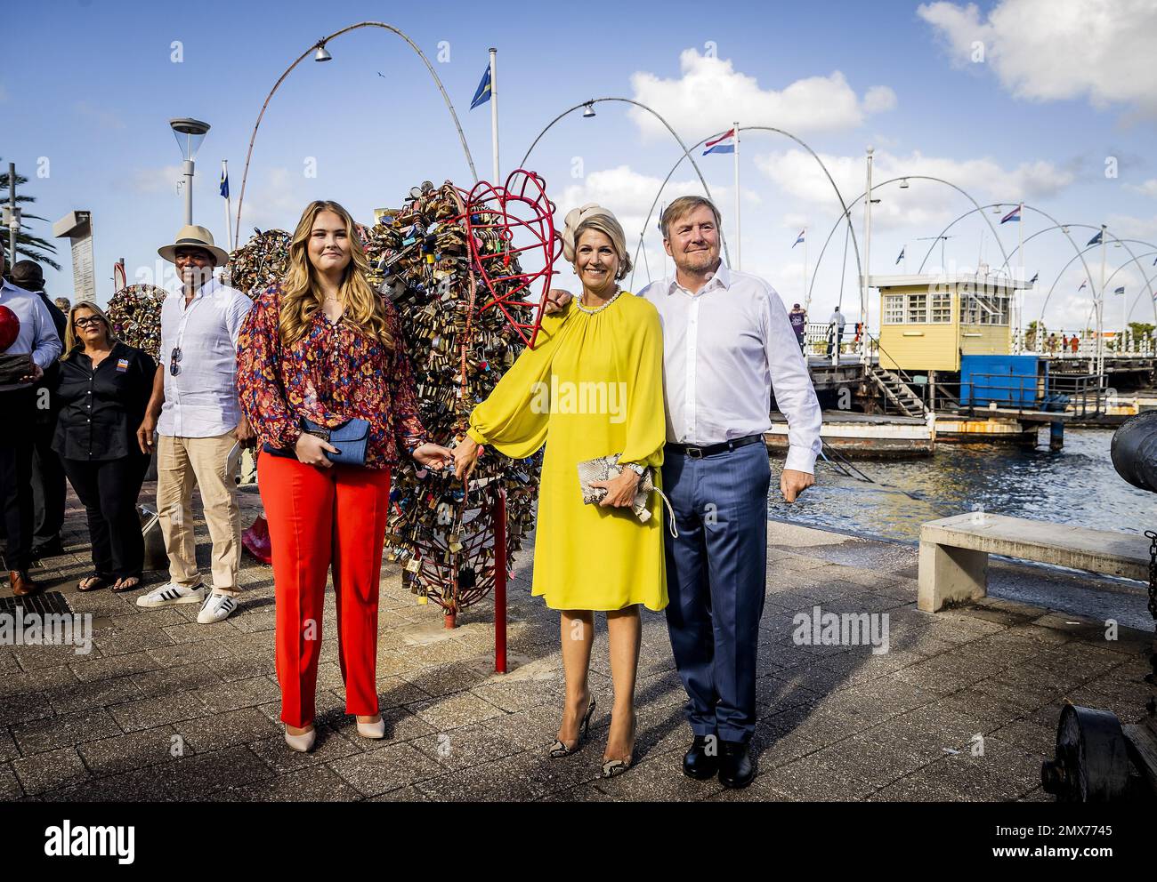 WILLEMSTAD - King Willem-Alexander and Queen Maxima hang a lock on the ...
