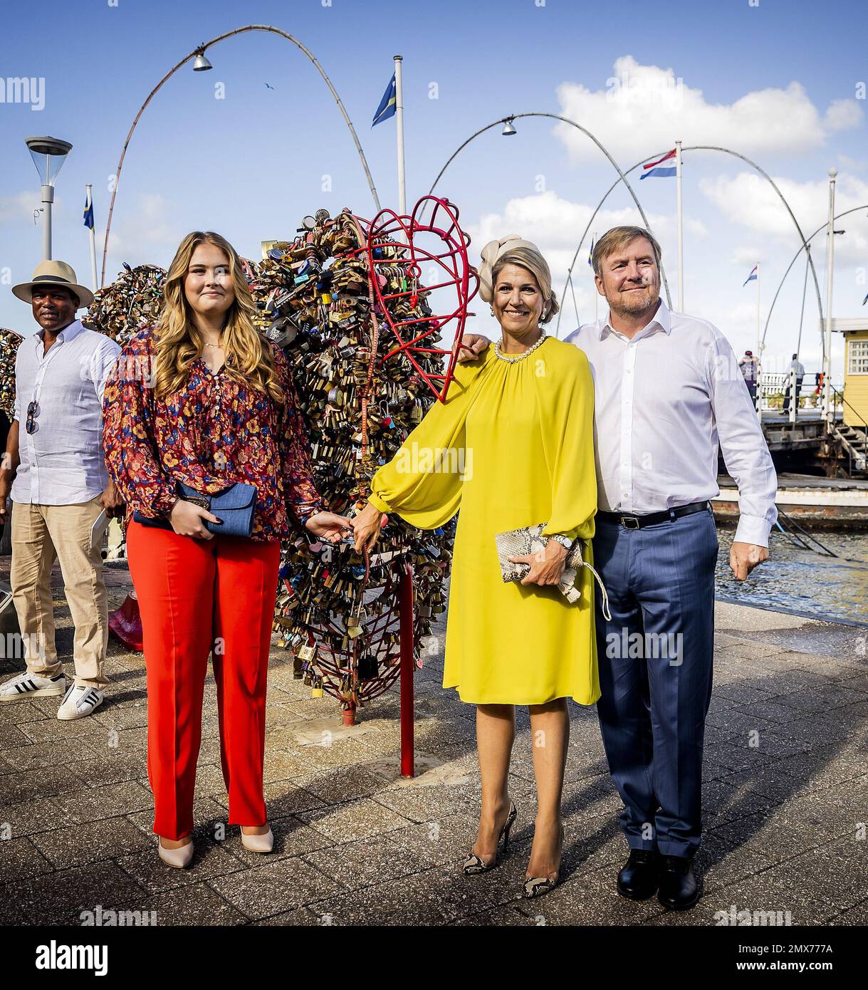 WILLEMSTAD - King Willem-Alexander and Queen Maxima hang a lock on the ...