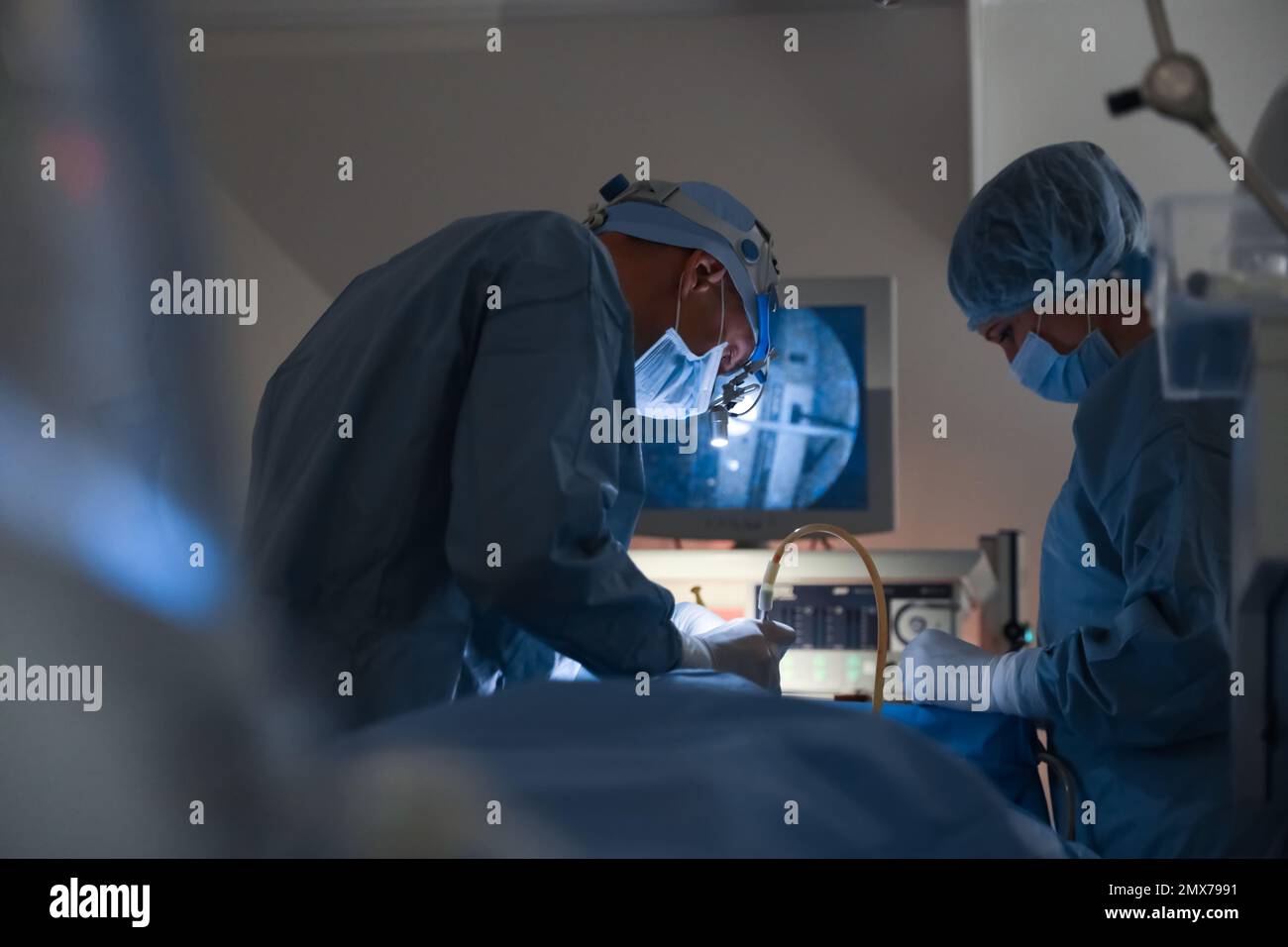 Professional doctors performing operation in surgery room Stock Photo ...