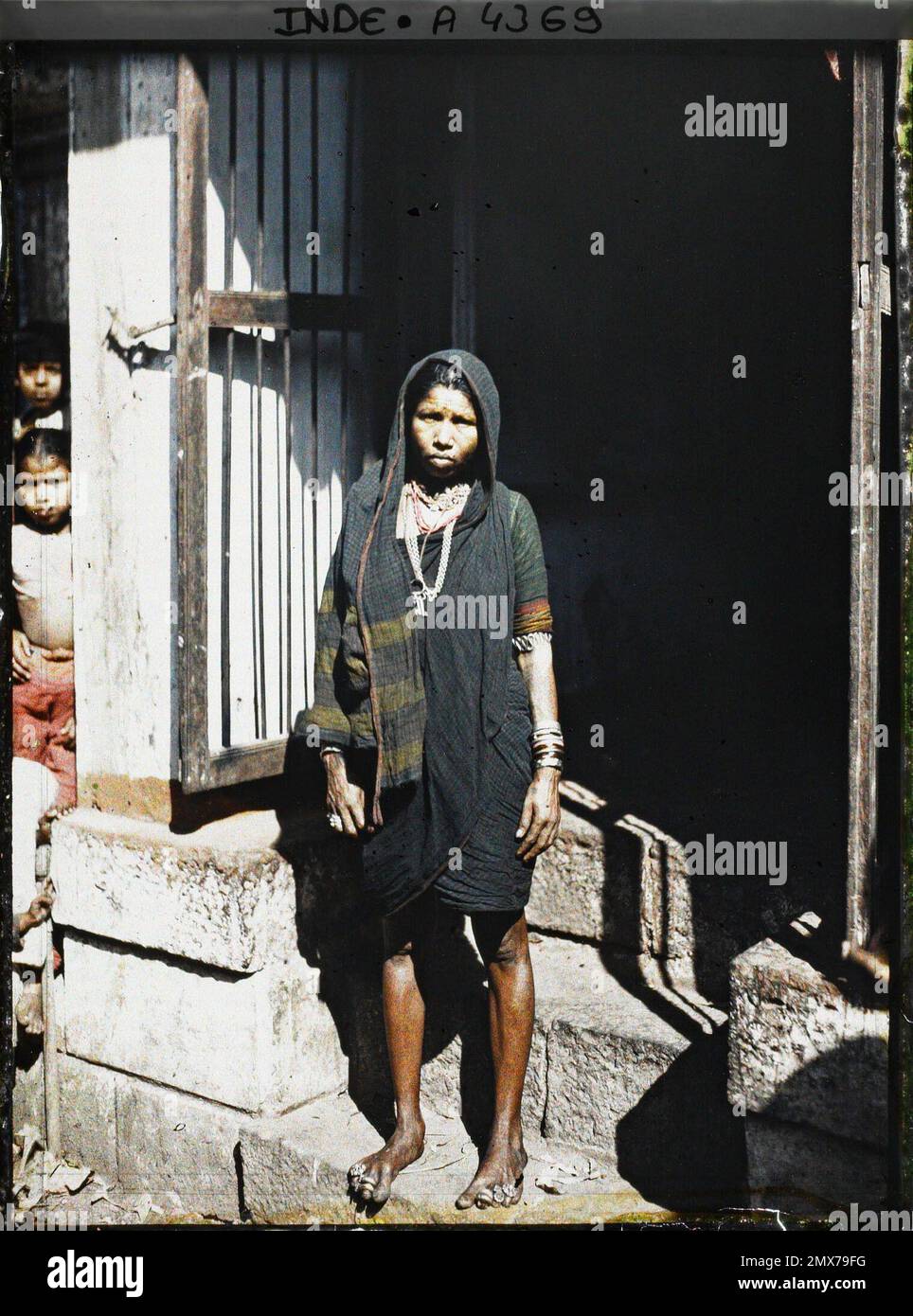 Bombay, Indies a woman from the Koli ethnic group at the door of a ...