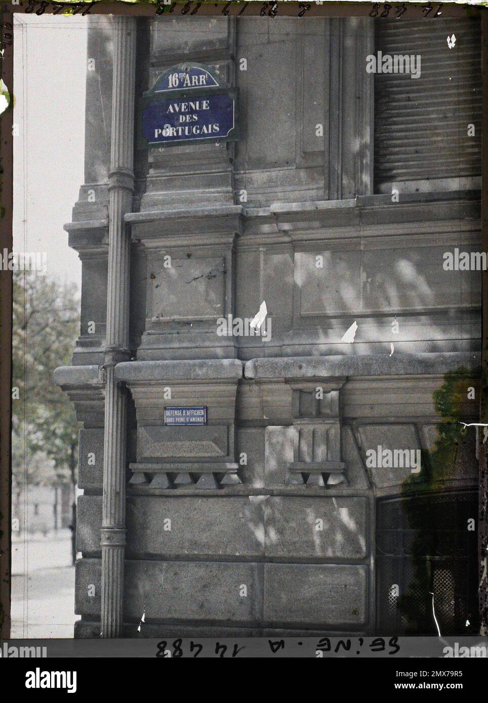 Paris (16th arr.), France Plaque "avenue des Portugais Stock Photo - Alamy