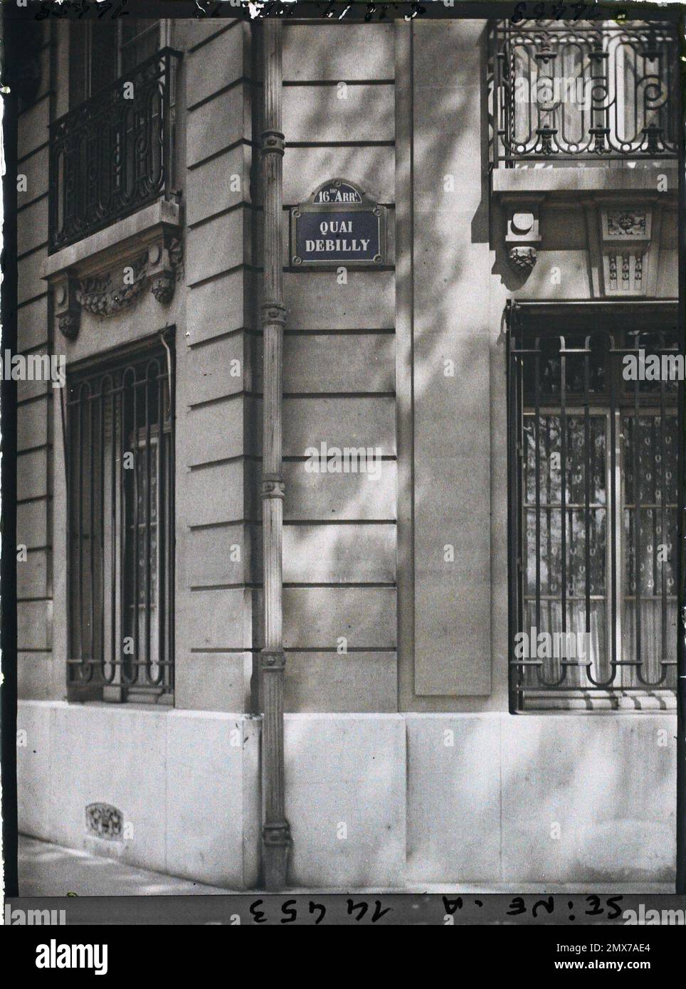 Paris (16th arr.), France Street plaque "Quai Debilly Stock Photo - Alamy