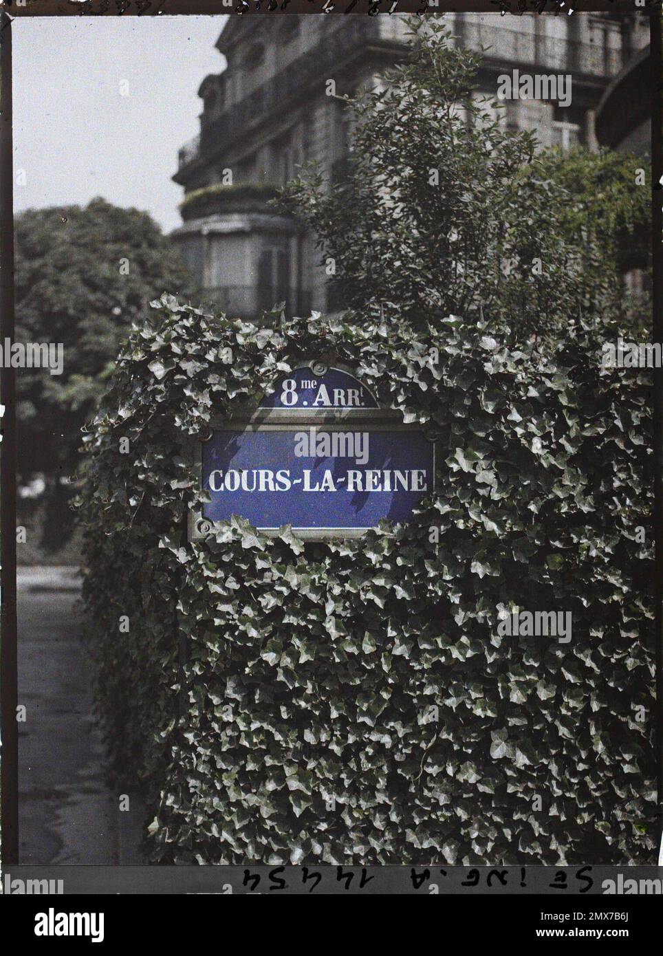 Paris (VIIIE arr.), France Plaque "Cours-la-Reine", at the angle of the ...
