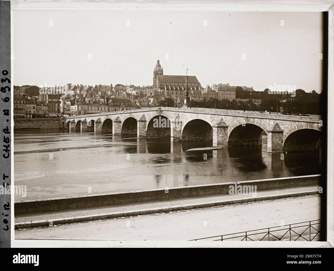 Blois, France Le Pont Jacques-Gabriel, in the background the cathedral ...