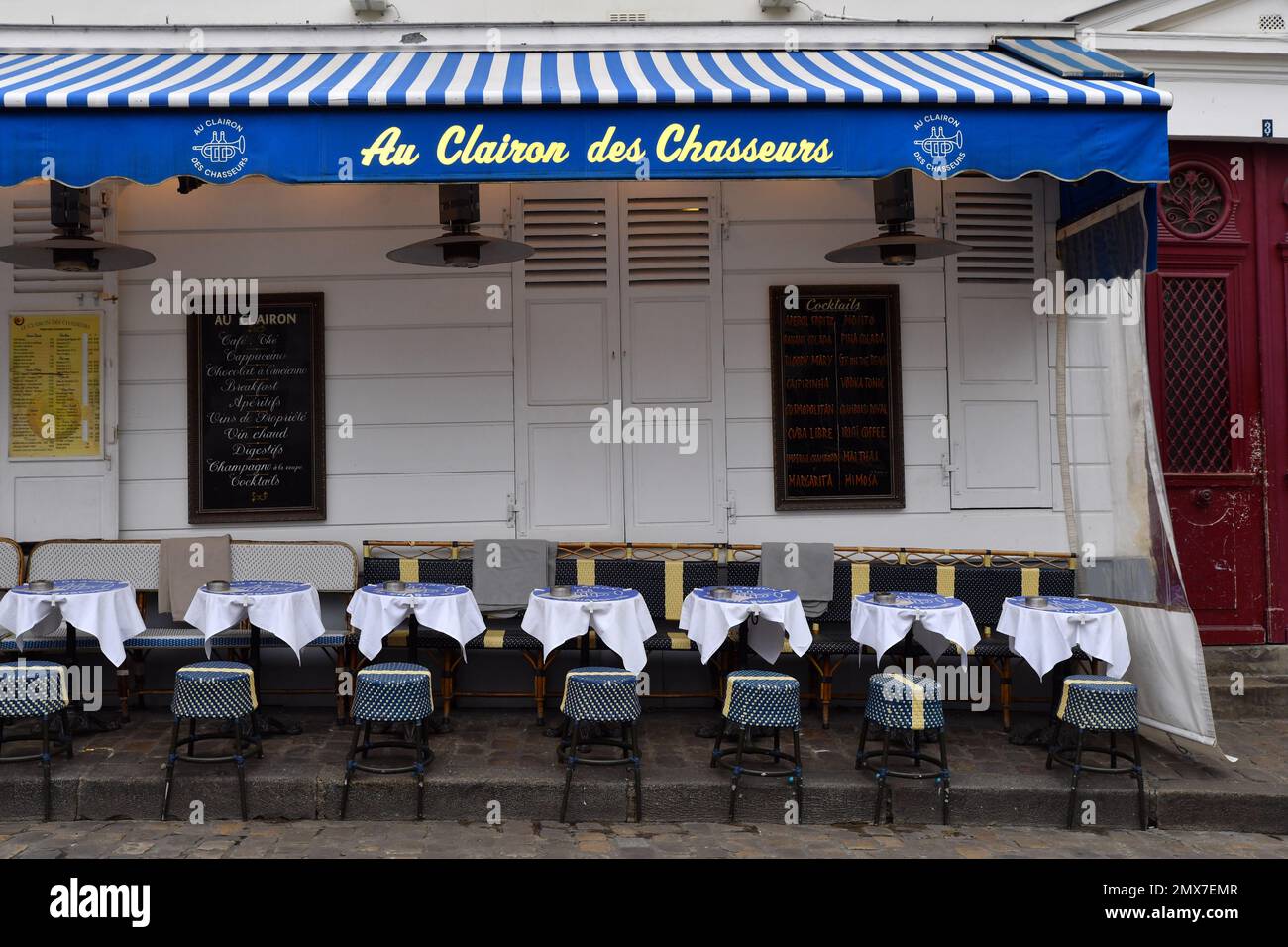 Le Clairon des Chasseurs - Place du Tertre - Montmartre - Paris ...