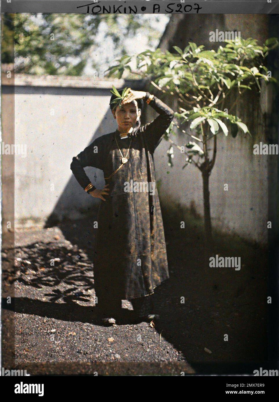 Hà-Nôi (?), Tonkin, Indochina a wealthy class woman , Léon Busy in ...