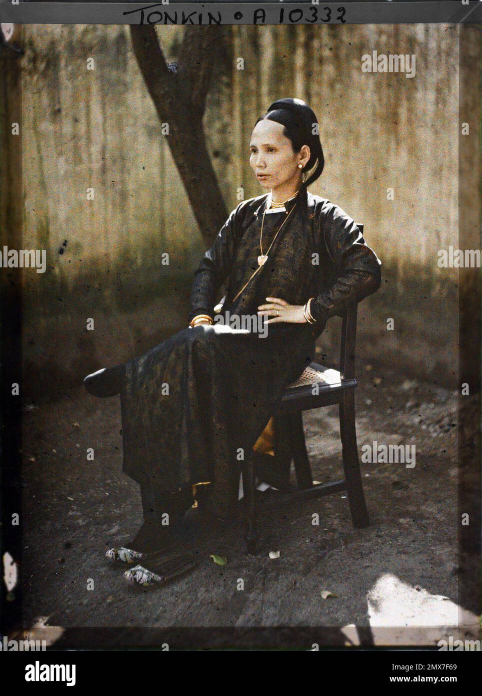 Native women easy class hi-res stock photography and images - Alamy