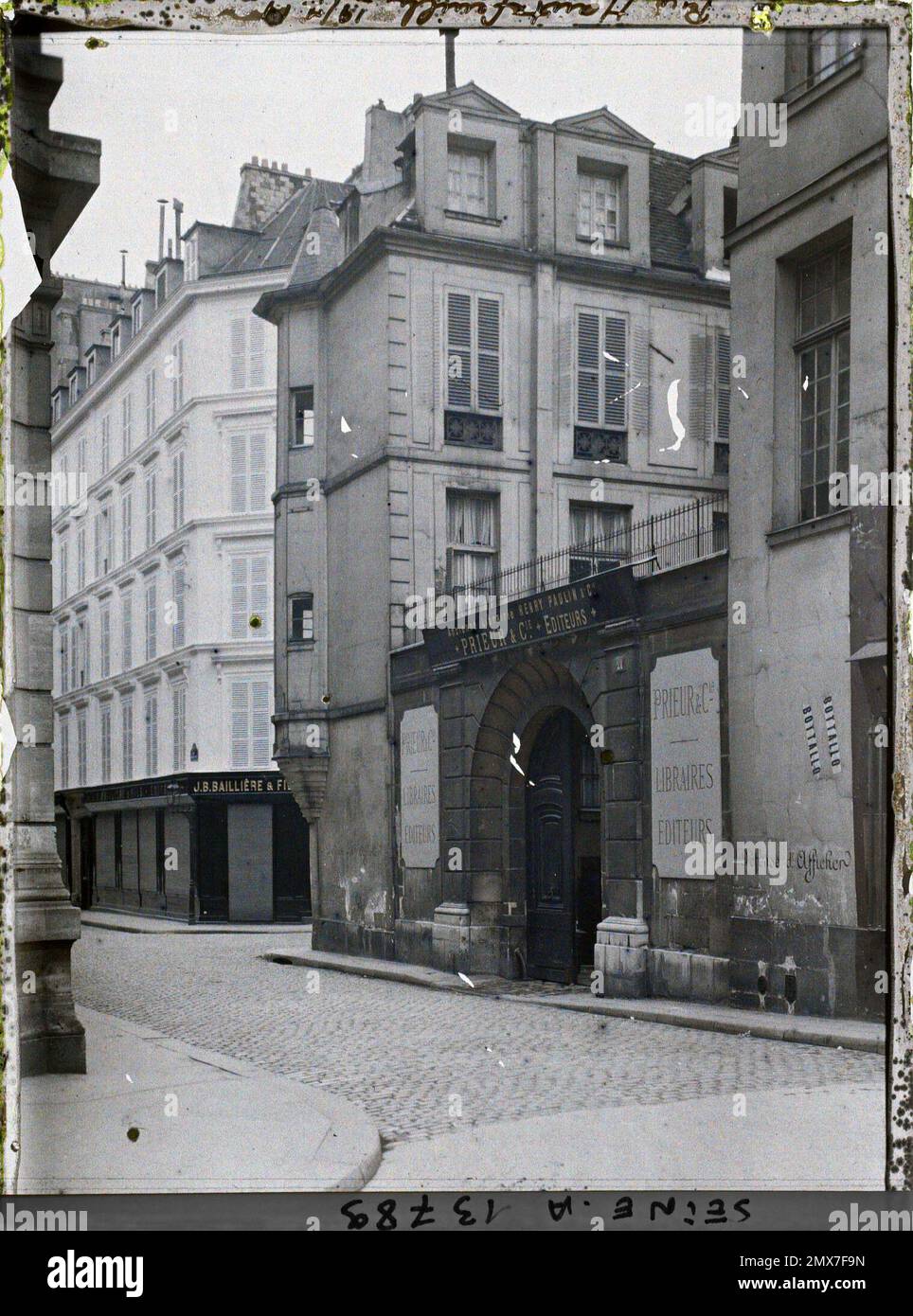 Paris (Arr.), France Les Rues Hautefeuille and Pierre-Sarrazin Stock ...
