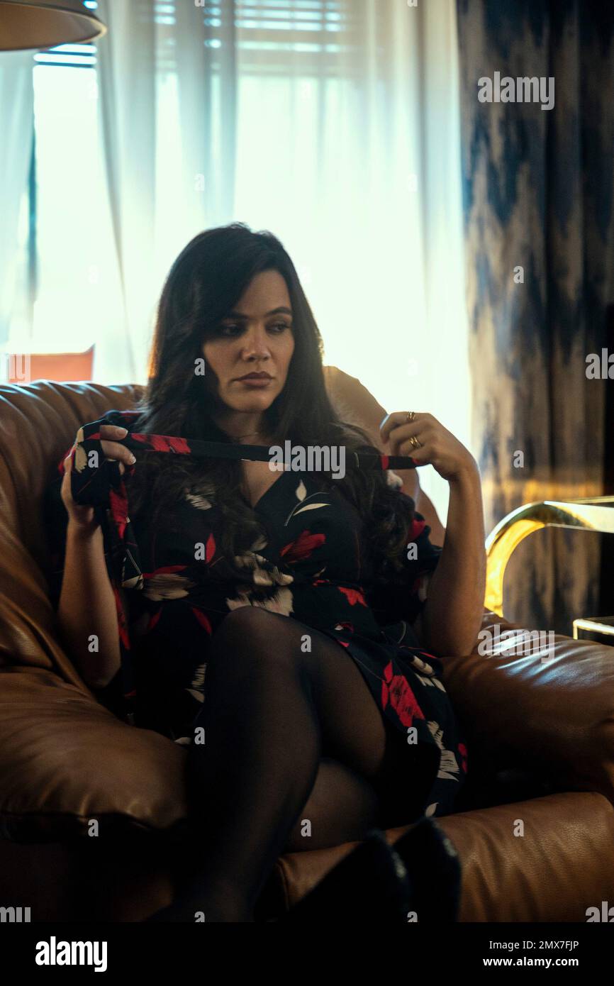 THE LYING LIVES OF ADULTS, (aka LA VITA BUGIARDA DEGLI ADULTI), Pina ...