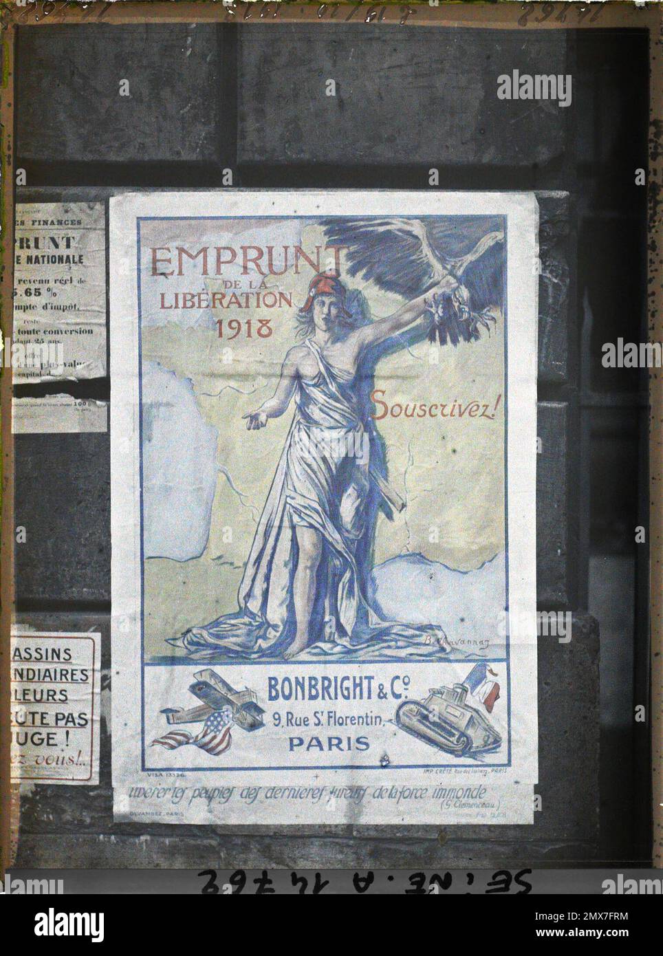 Paris, France displays national loan, Bonbright & C ° Stock Photo - Alamy