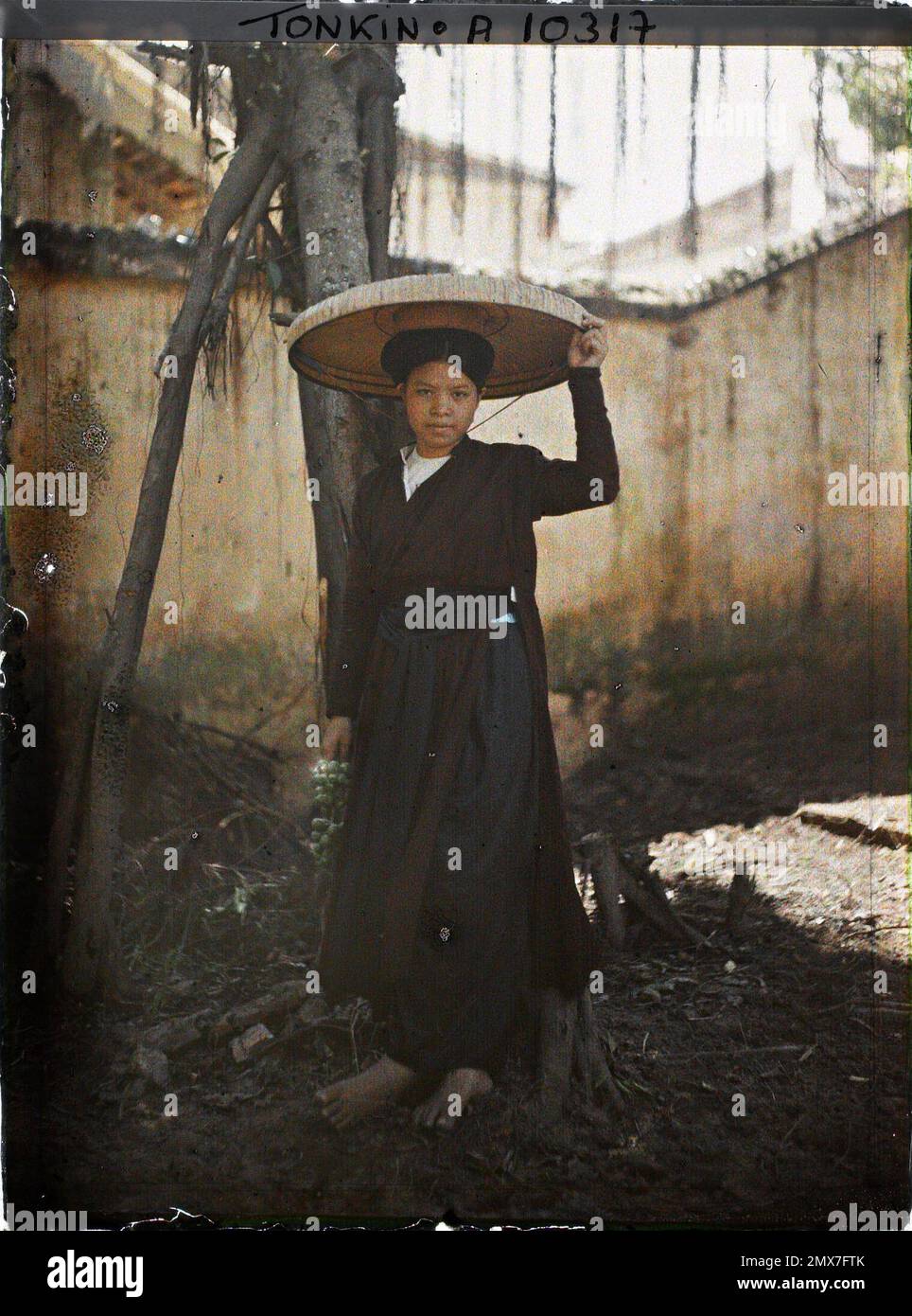 Native women poor class hi-res stock photography and images - Alamy